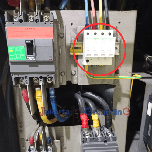 SURGE ARRESTER Adalah Komponen Penting untuk Perlindungan